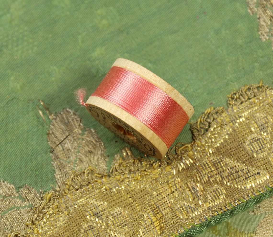 1 Vintage Pure Silk Buttonhole Twist Thread Spool Coral Dust - Etsy