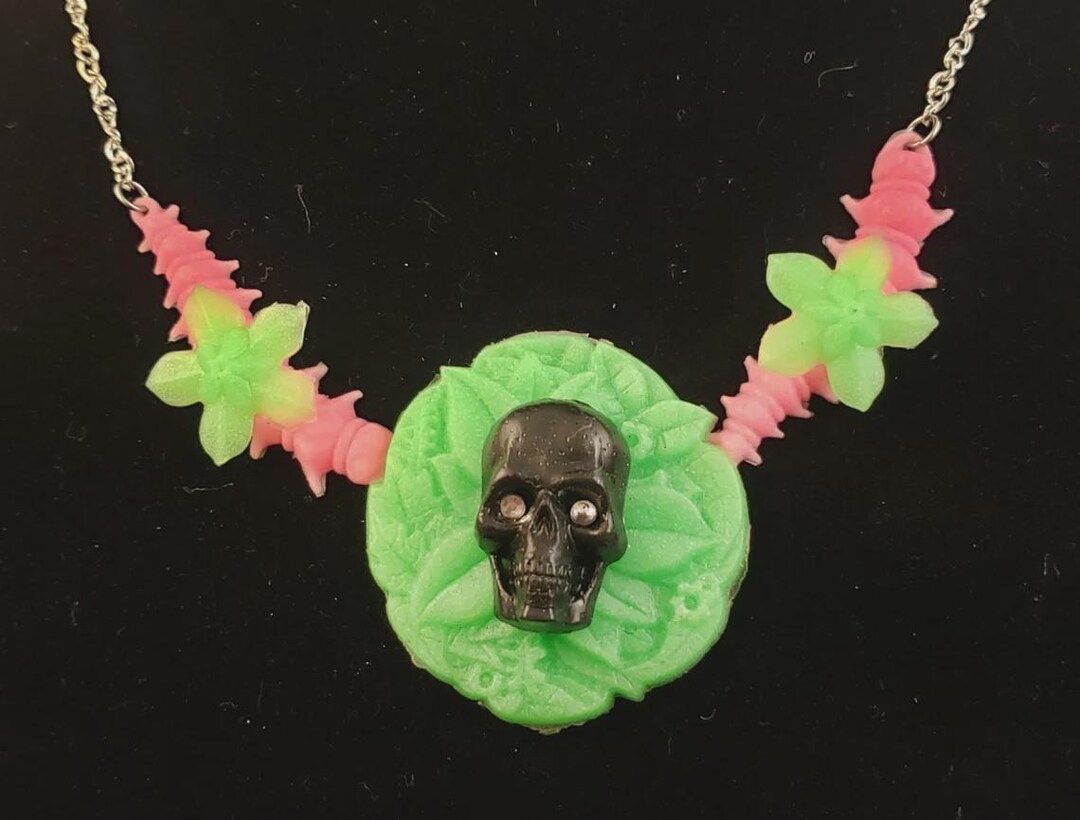 Creepy Crawlers Necklace Glow Skull With Sparkle Eyes and Black Bones ...