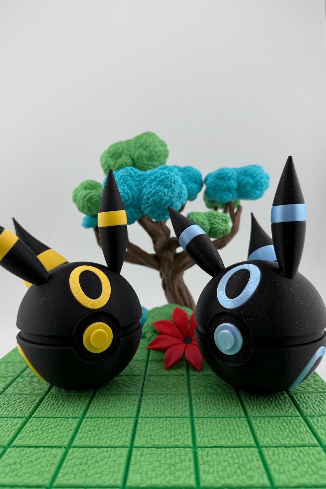 Umbreon Pokeball | Shiny Umbreon 3D Printed | Pokemon Collectors Gift ...