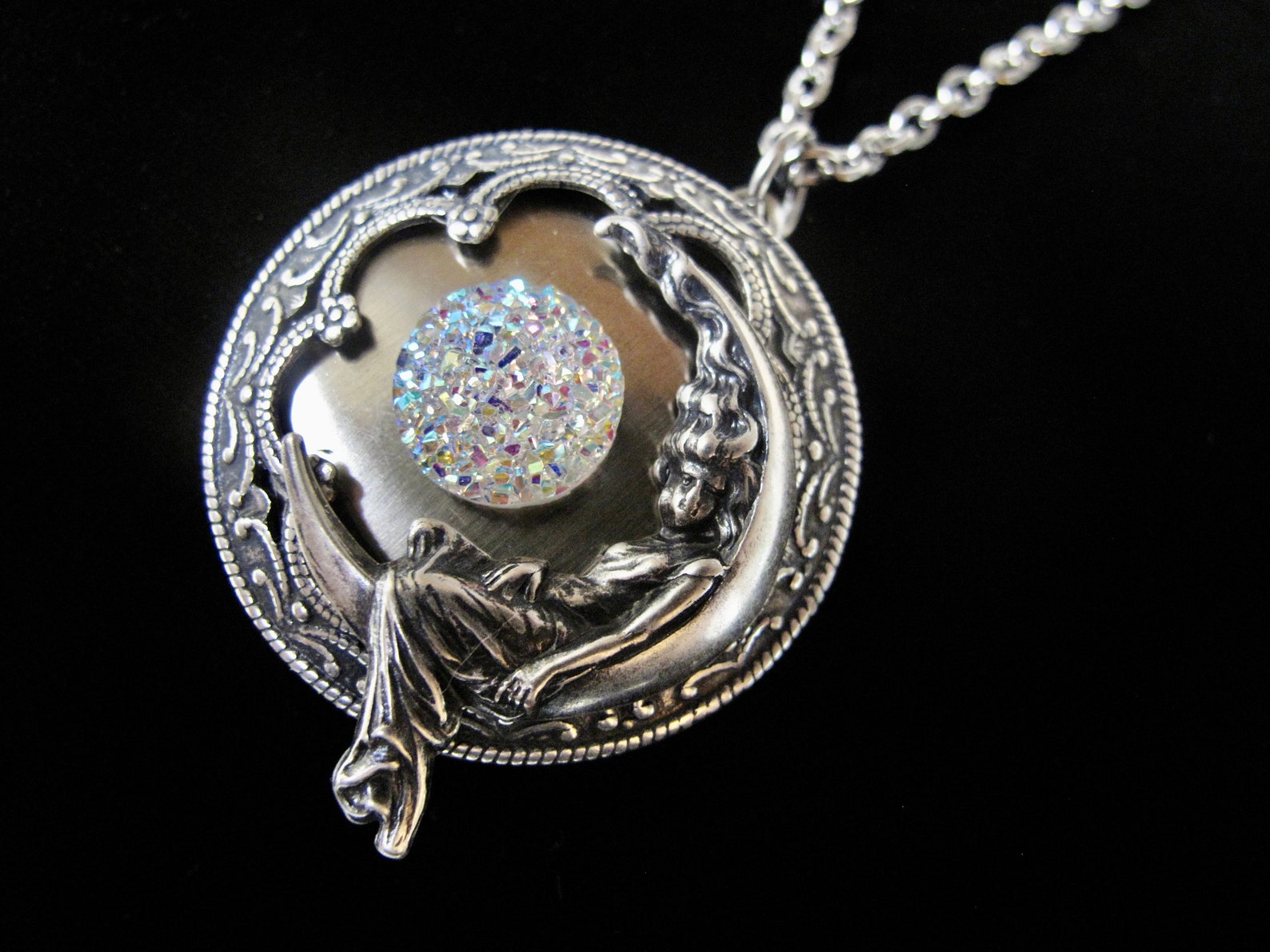 Moon Goddess Locket With a 12mm White Druzy. Victorian Moon - Etsy