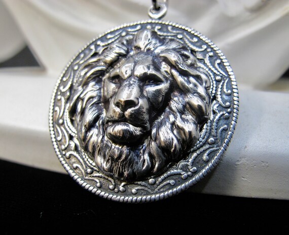 Small Lion's Head Pendant in Antique Silver With a | Etsy