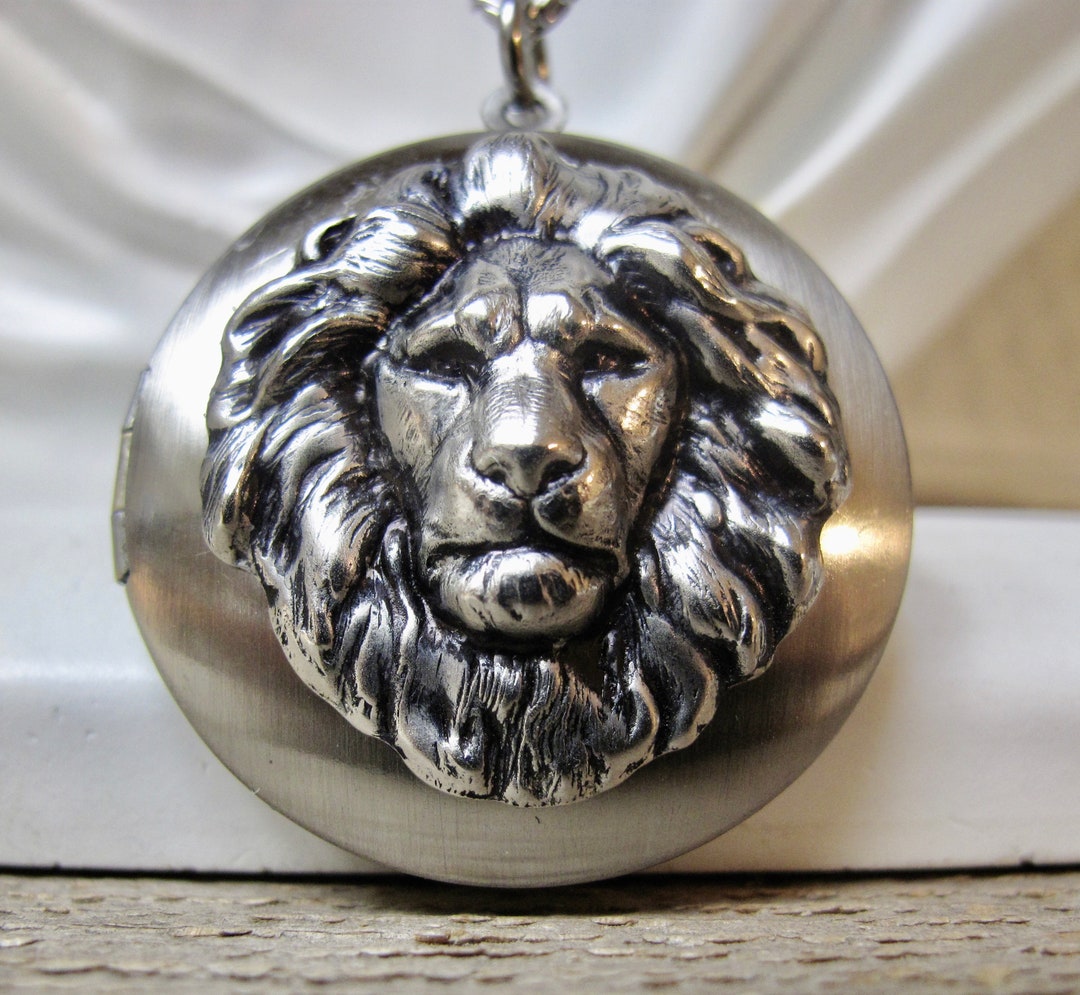 Small Lion's Head Locket in Antique Silver With a Stainless Steel 24 ...