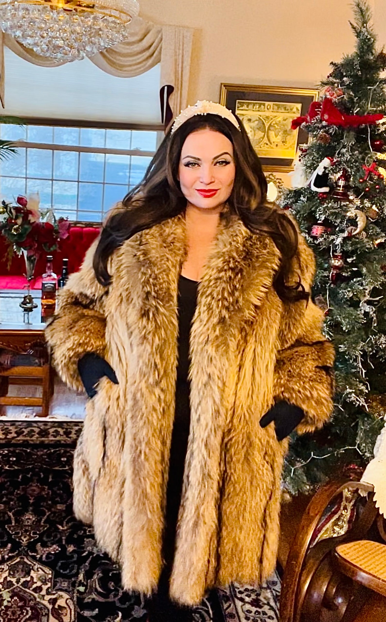 Spacious Vintage Genuine Tanuki Raccoon Fur Medium Length Coat Finn ...