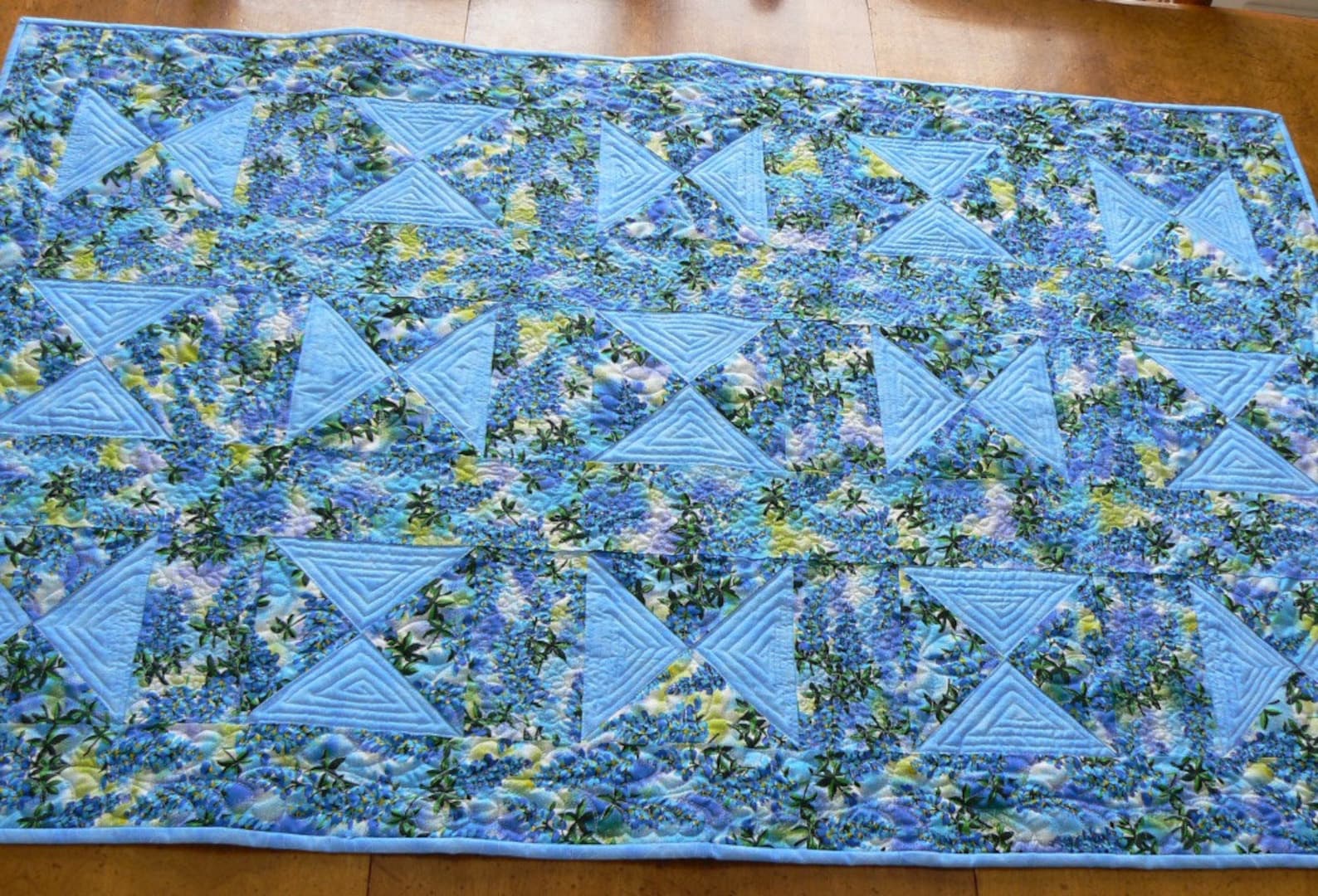 Blue Spring Hourglass Table Runner - Etsy