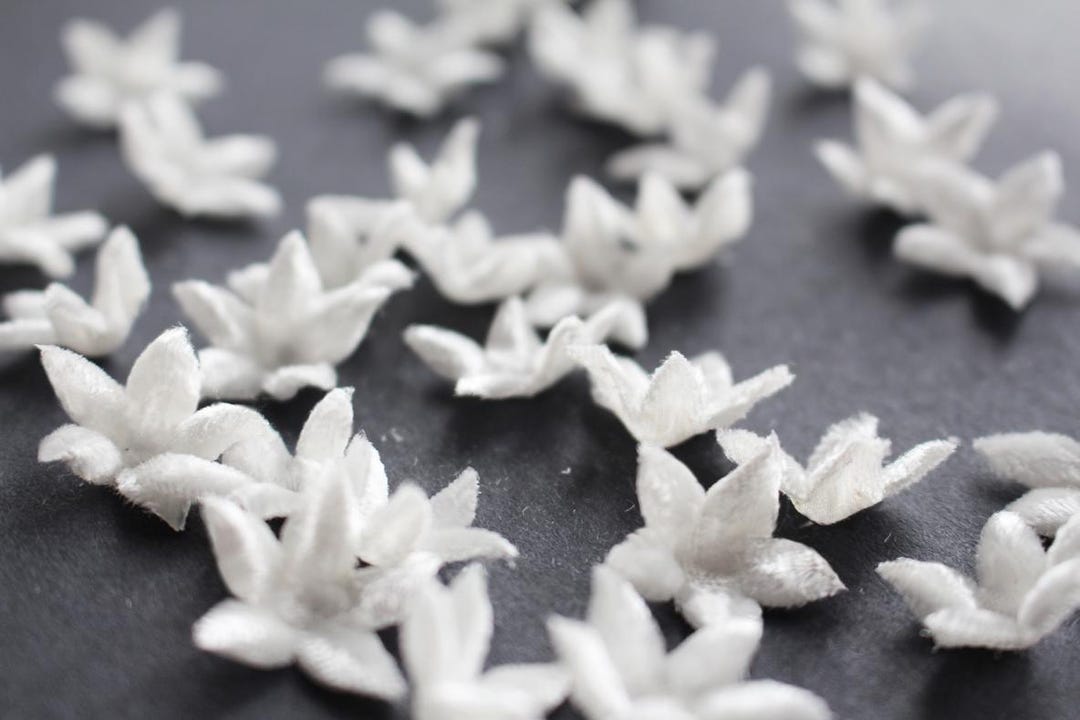 Silk Velvet Star Flower Petals 30pcs: Wedding Dresses, Headpieces ...
