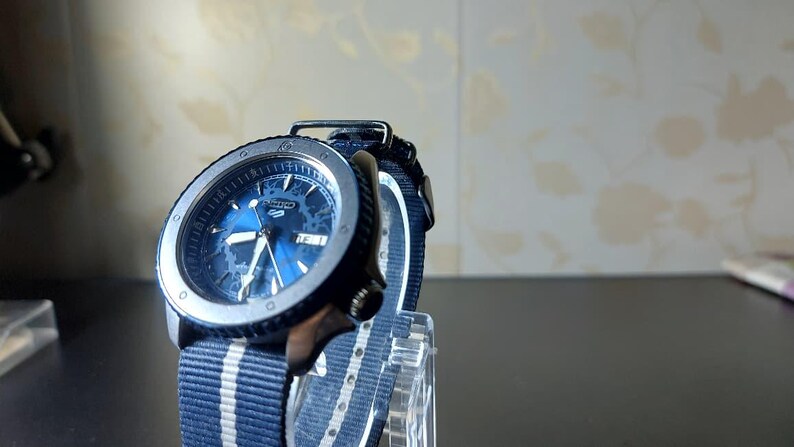 Seiko 5 Sports Naruto & Boruto Uchiwa Sasuke Limited Edition Watch ...