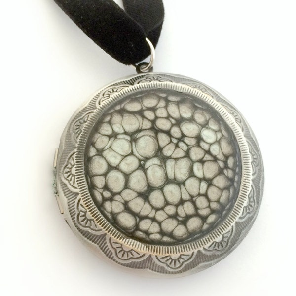 Gothic Locket - Etsy