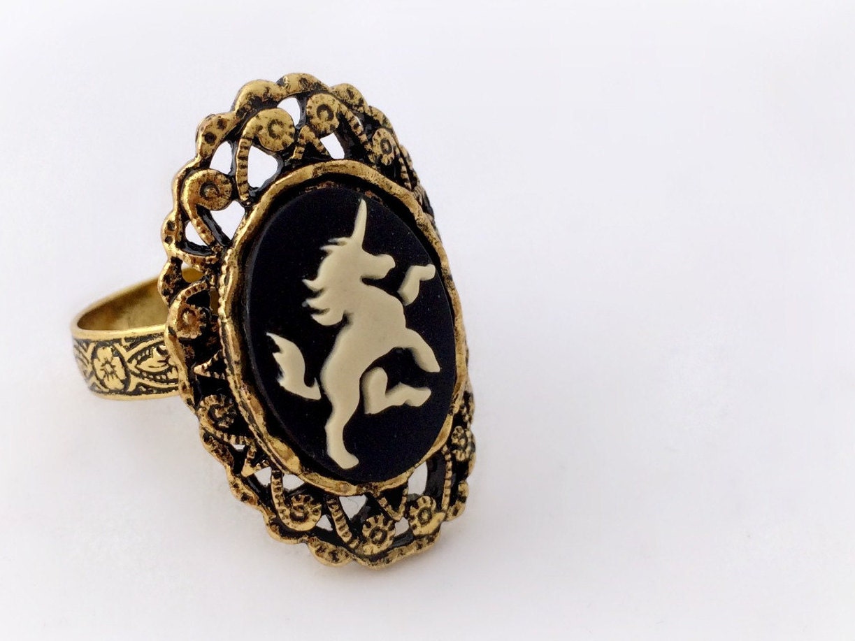 Anillo camafeo de unicornio de oro joyería gótica anillo de - Etsy España