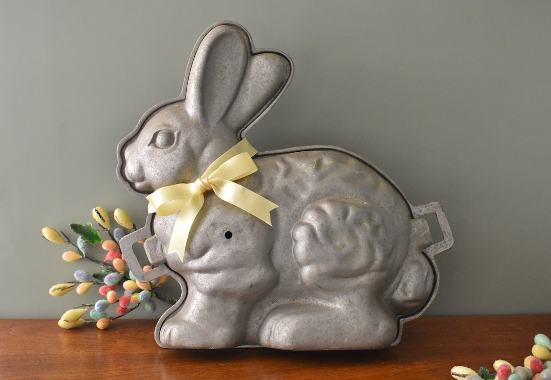 Vintage 10 Bunny Rabbit Cake Mold Heavy Cast Aluminum Late 1940s to ...