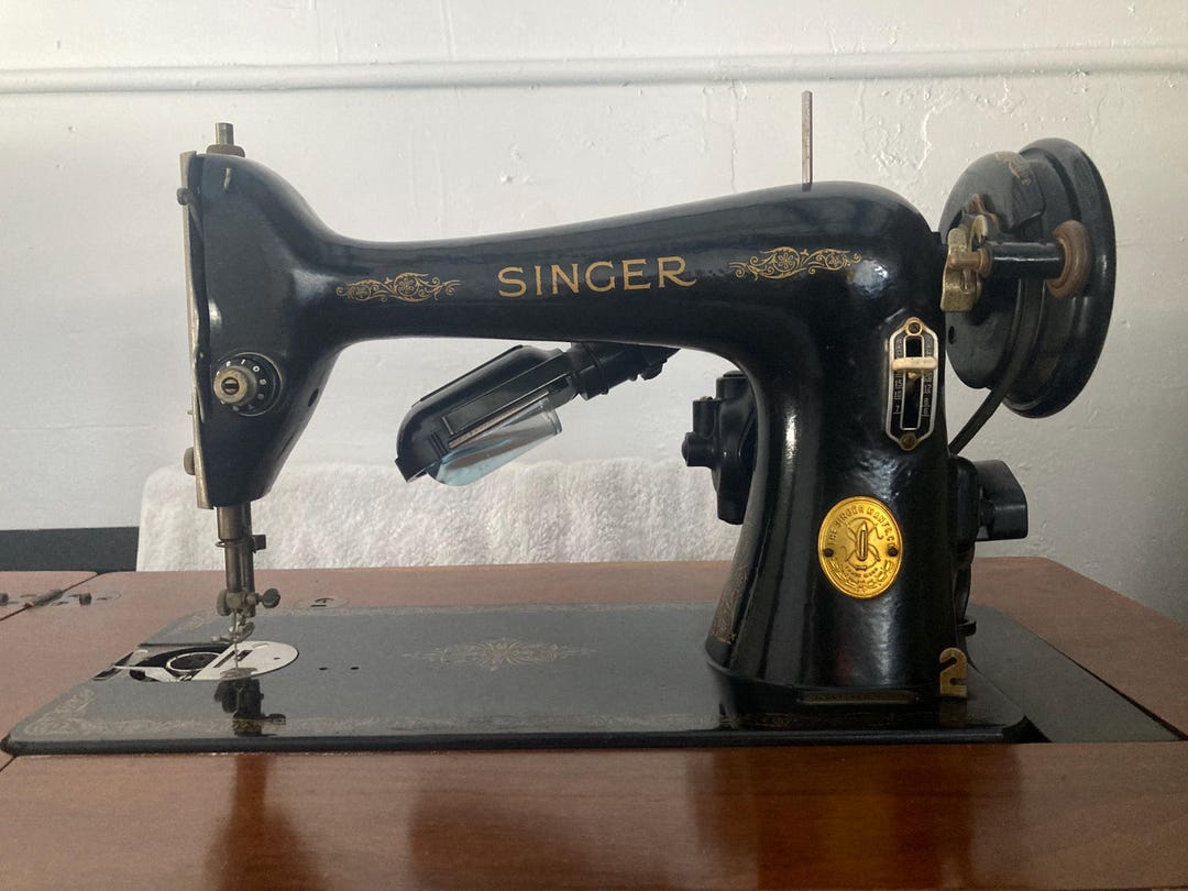 Vintage 1948 Singer Sewing Machine Model 66 W/ Wood Cabinet - Etsy
