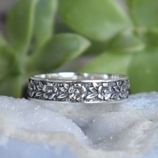 Sterling Silver Eternity Flower Band Ring - Etsy