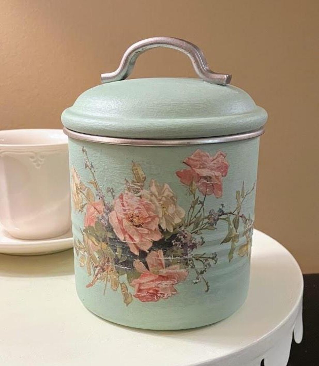 Small Green Distressed Metal Container With Lid – Floral Decorative Tin ...