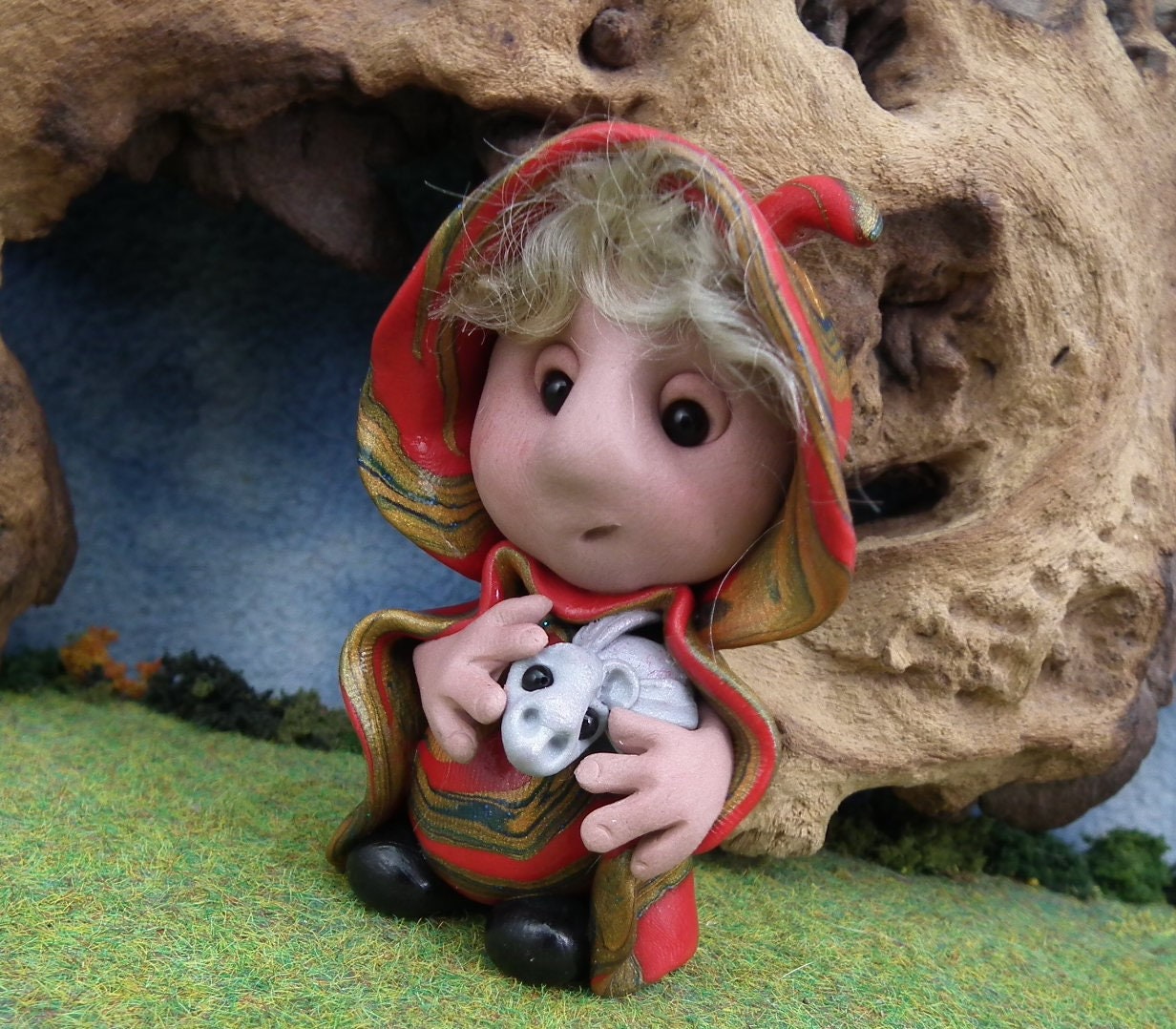 Dragon Whisperer Apprentice Wizard 'Dirdle' with fledgling Dragon Elf ...