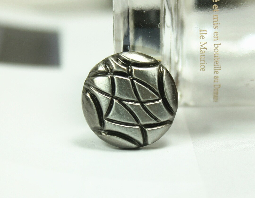 Metal Buttons - Interleaving Lines Metal Buttons , Gunmetal Color ...