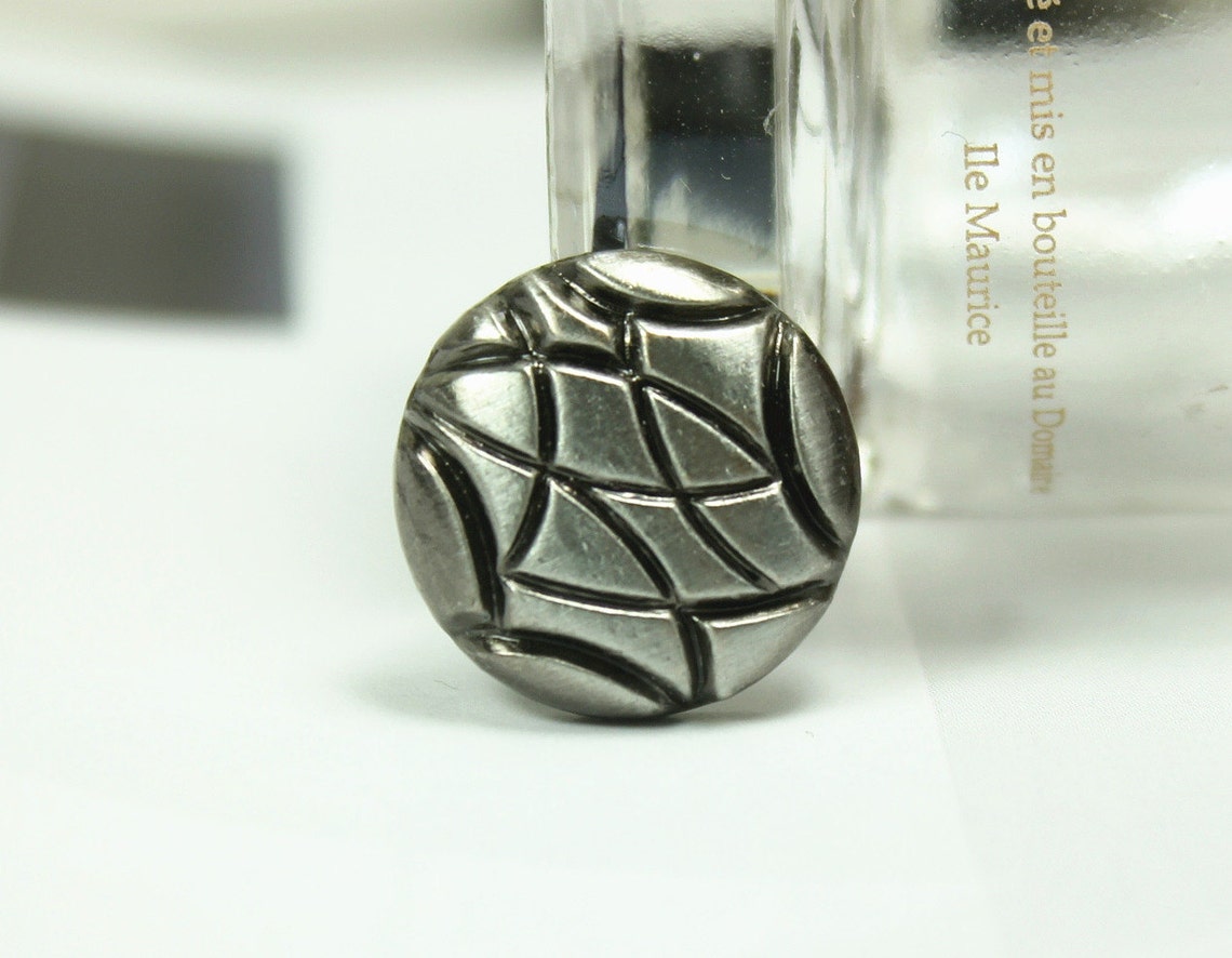Metal Buttons - Interleaving Lines Metal Buttons , Gunmetal Color ...