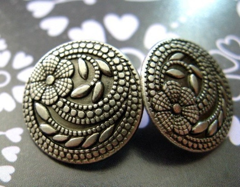 Wholesale - Flower Metal Buttons - Set 50 Thin Gunmetal Carved Floret ...