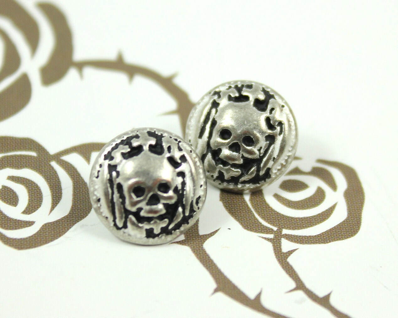 Metal Buttons - Antiqued Silver Skull Princess Pattern Shank Metal ...