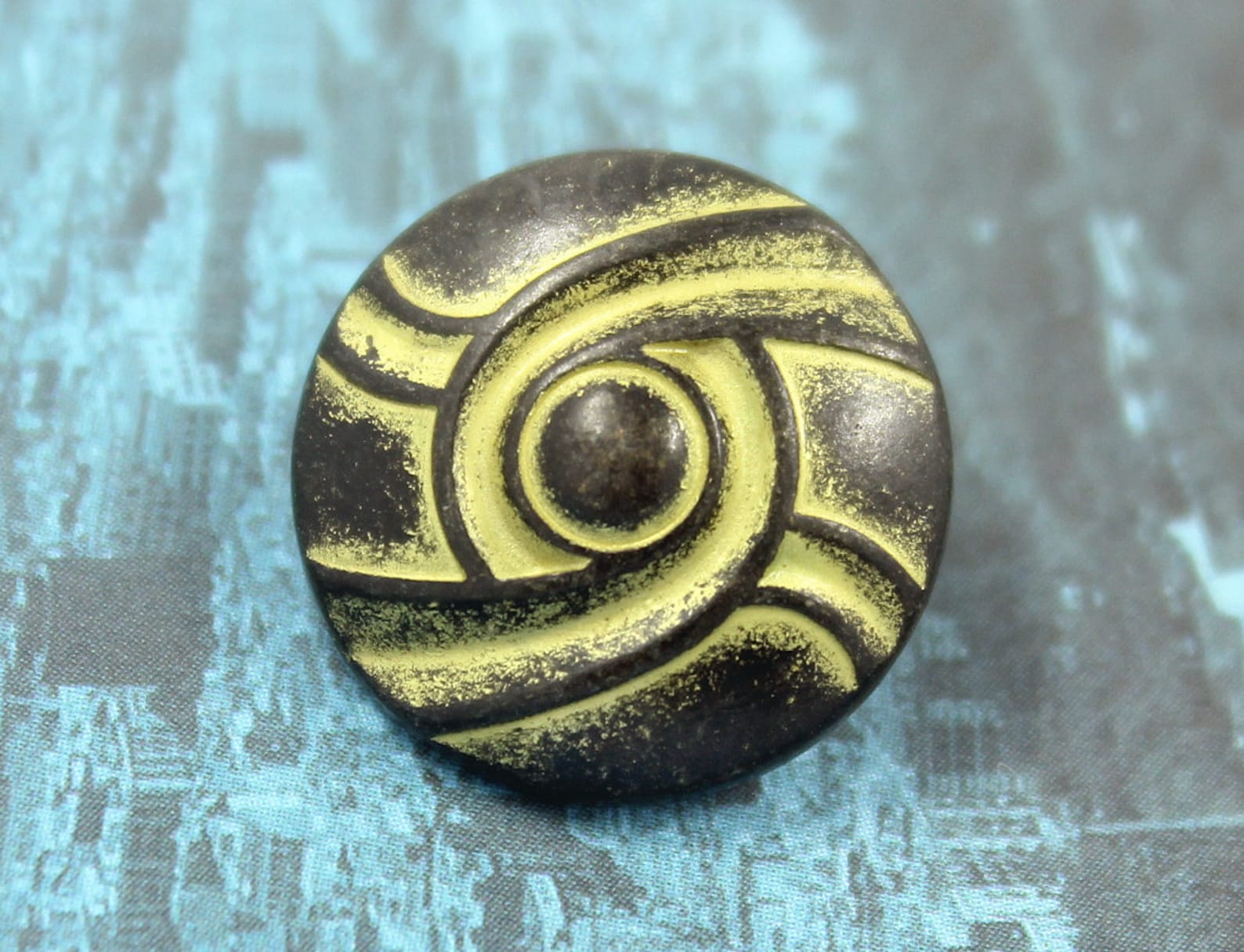Metal Buttons - Storm Eye Yellow Gunmetal Metal Shank Buttons - 0.67 ...