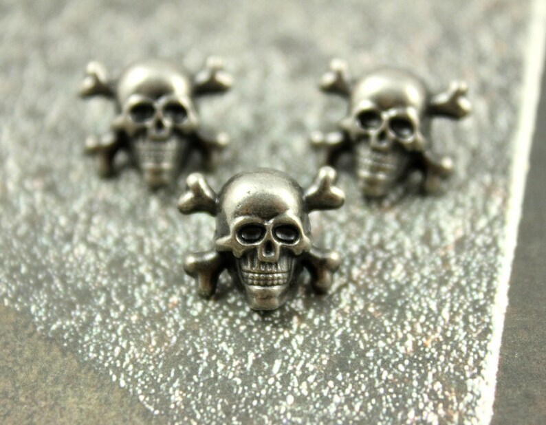Metal Buttons - Skull Cross Bones Metal Buttons , Gray Silver Color ...