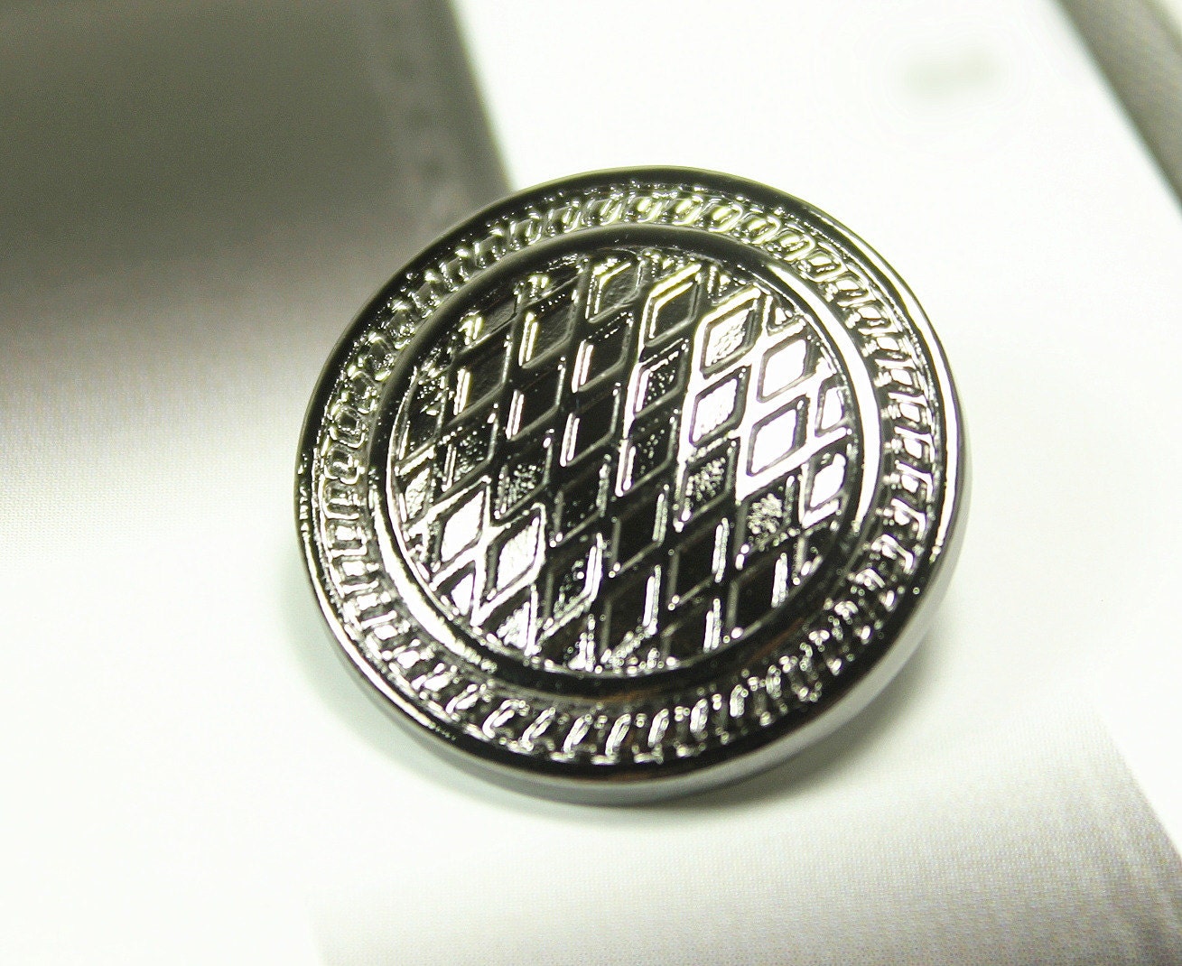 Metal Buttons - Interleaving Lines Metal Buttons , Shiny Gunmetal Color ...