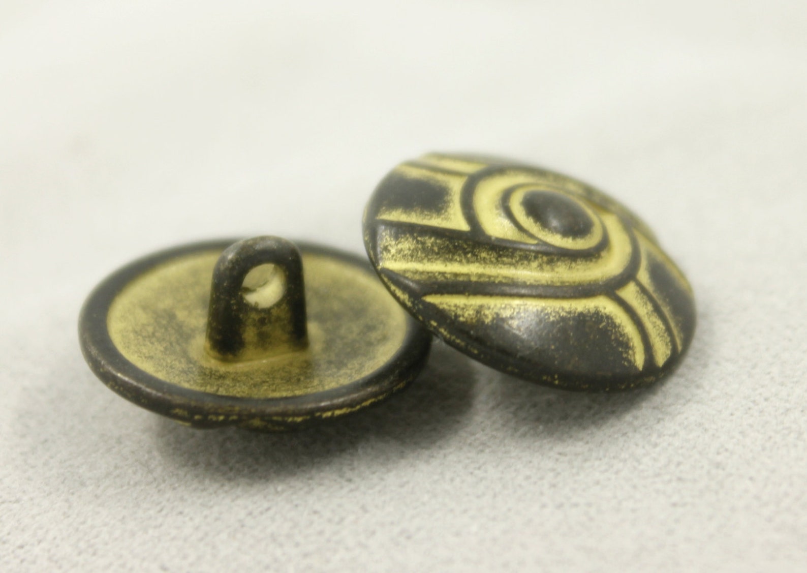 Metal Buttons - Storm Eye Yellow Gunmetal Metal Shank Buttons - 0.67 ...