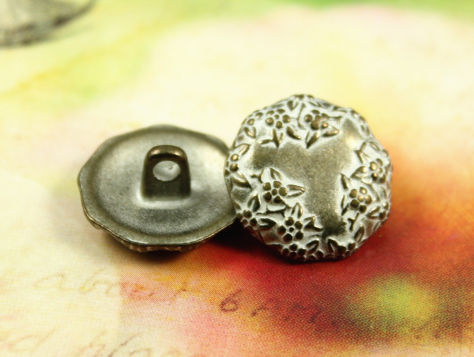 Metal Buttons - Flowers Around Metal Buttons , Brass Patina Color ...