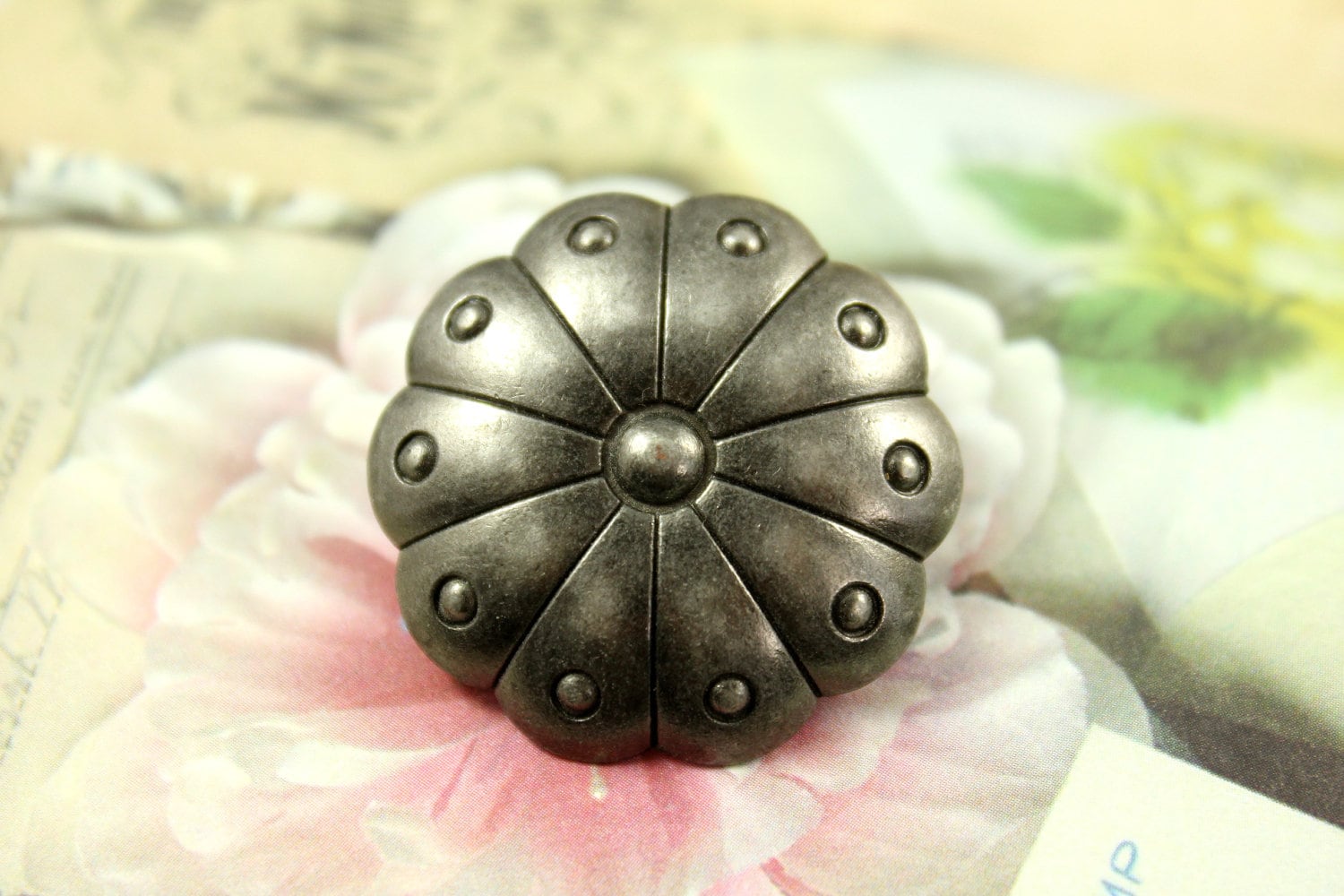 Metal Buttons - Grand Flower Metal Buttons , Gray Silver Color , Shank ...
