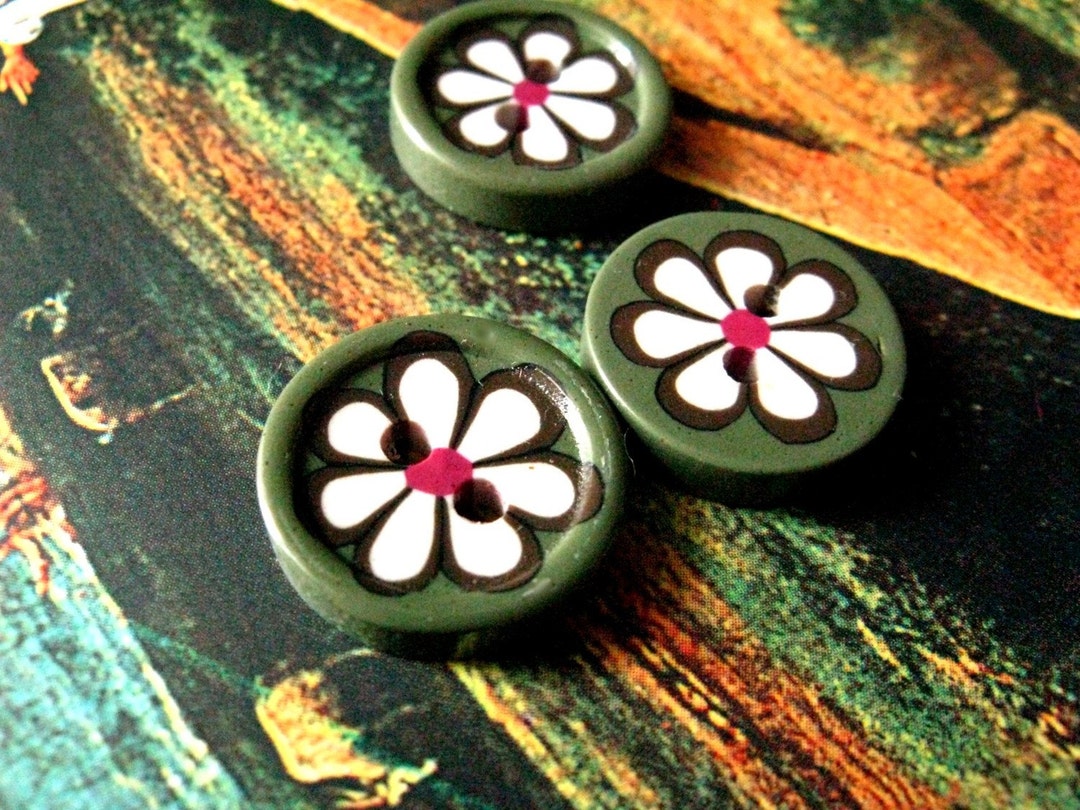 Lovely Olive Green Plastic Buttons With off White Flower Pattern (10 in ...