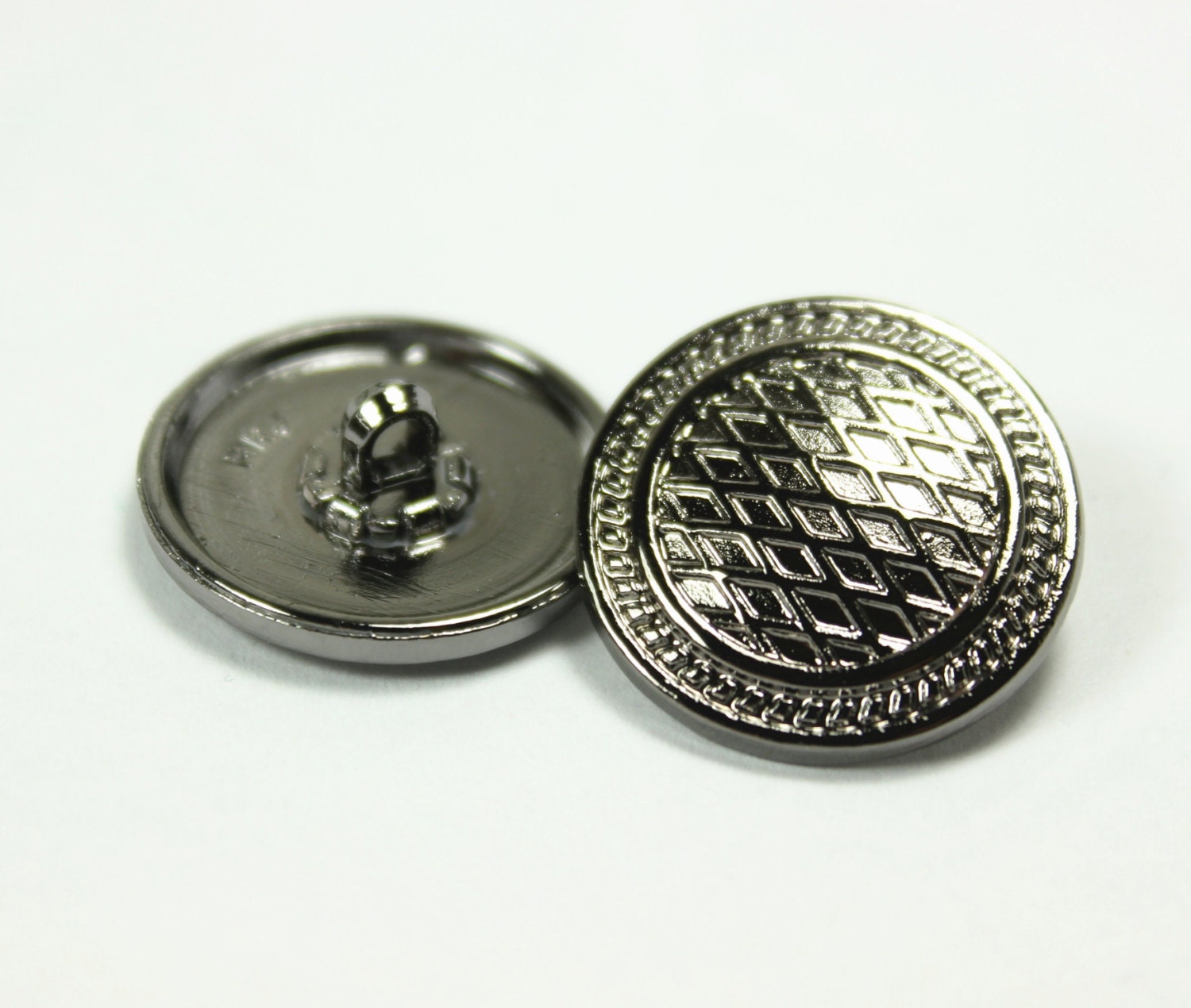 Metal Buttons - Interleaving Lines Metal Buttons , Shiny Gunmetal Color ...