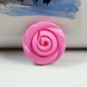 Flower Plastic Buttons - Pink Flower in Full Bloom Plastic Buttons. 10 ...