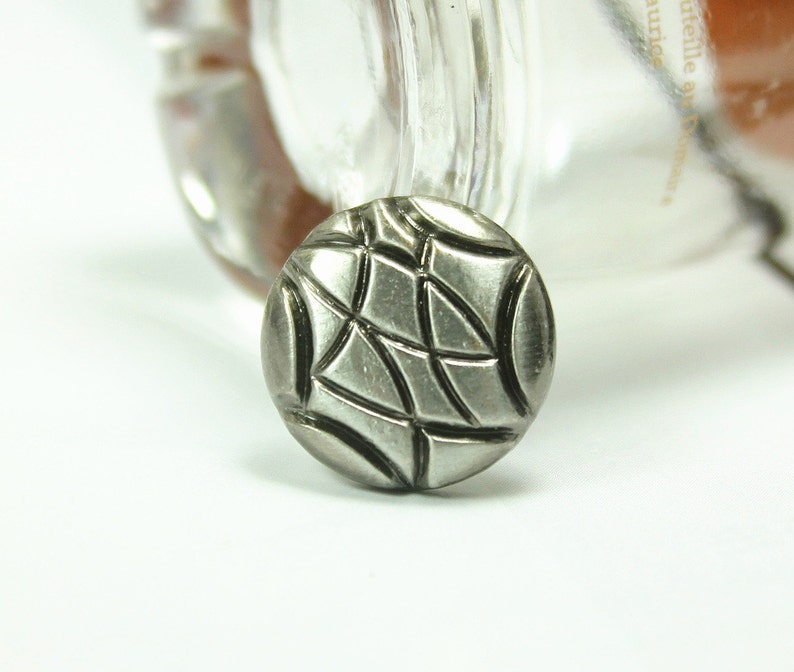 Metal Buttons - Interleaving Lines Metal Buttons , Gunmetal Color ...