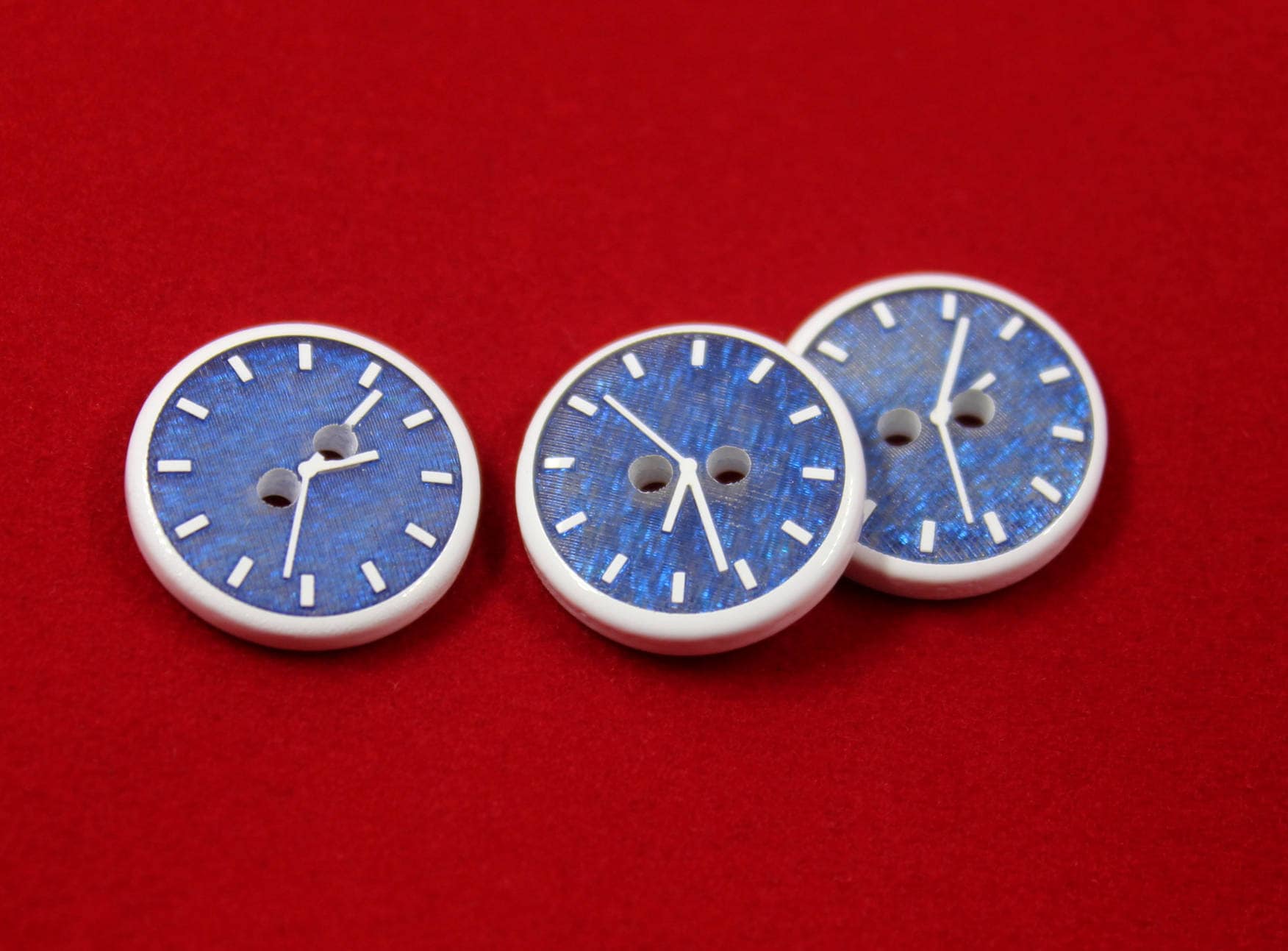 Reflective Blue Clock Pattern Resin Hole Buttons , 0.71 Inch. 10 in a ...