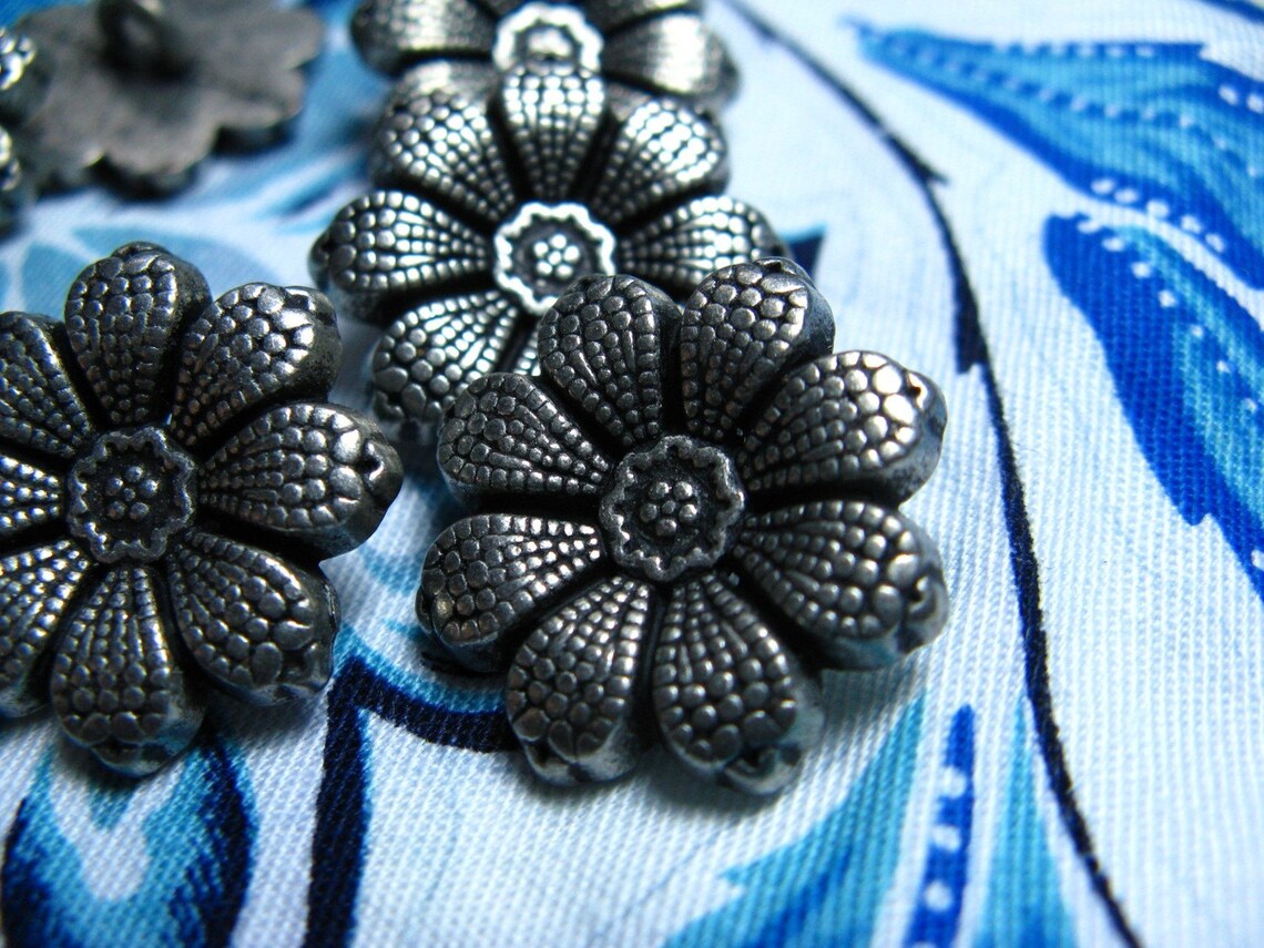 Metal Buttons - Clematis Flower Metal Buttons , Gray Silver Color ...
