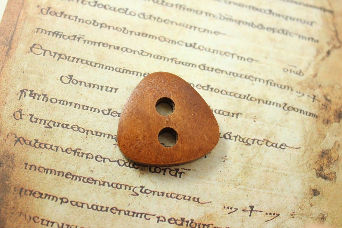Wooden Buttons - Round Triangle Design Light Brown Big Holes Wooden ...
