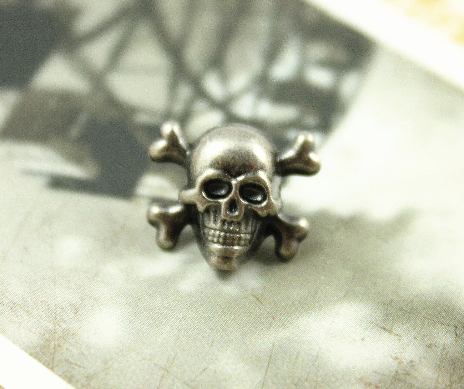 Metal Buttons - Skull Cross Bones Metal Buttons , Gray Silver Color ...