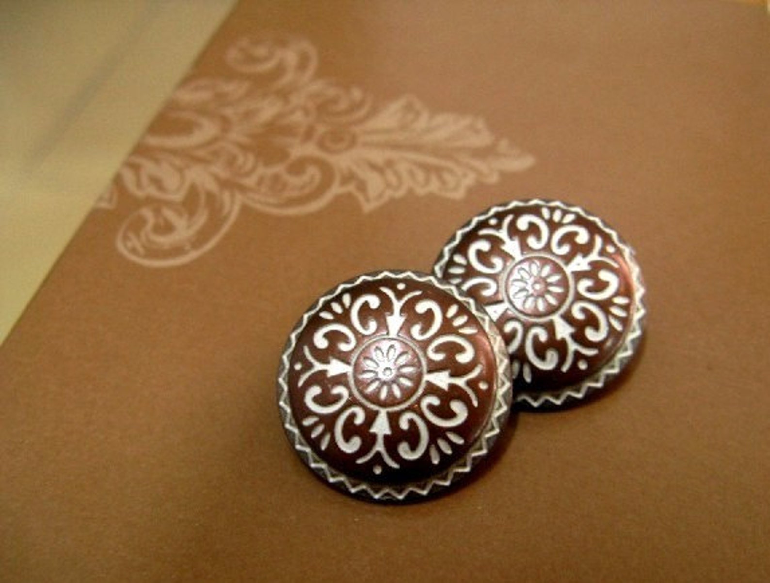 Metal Buttons - Carpet Pattern Metal Buttons , Copper White Color ...