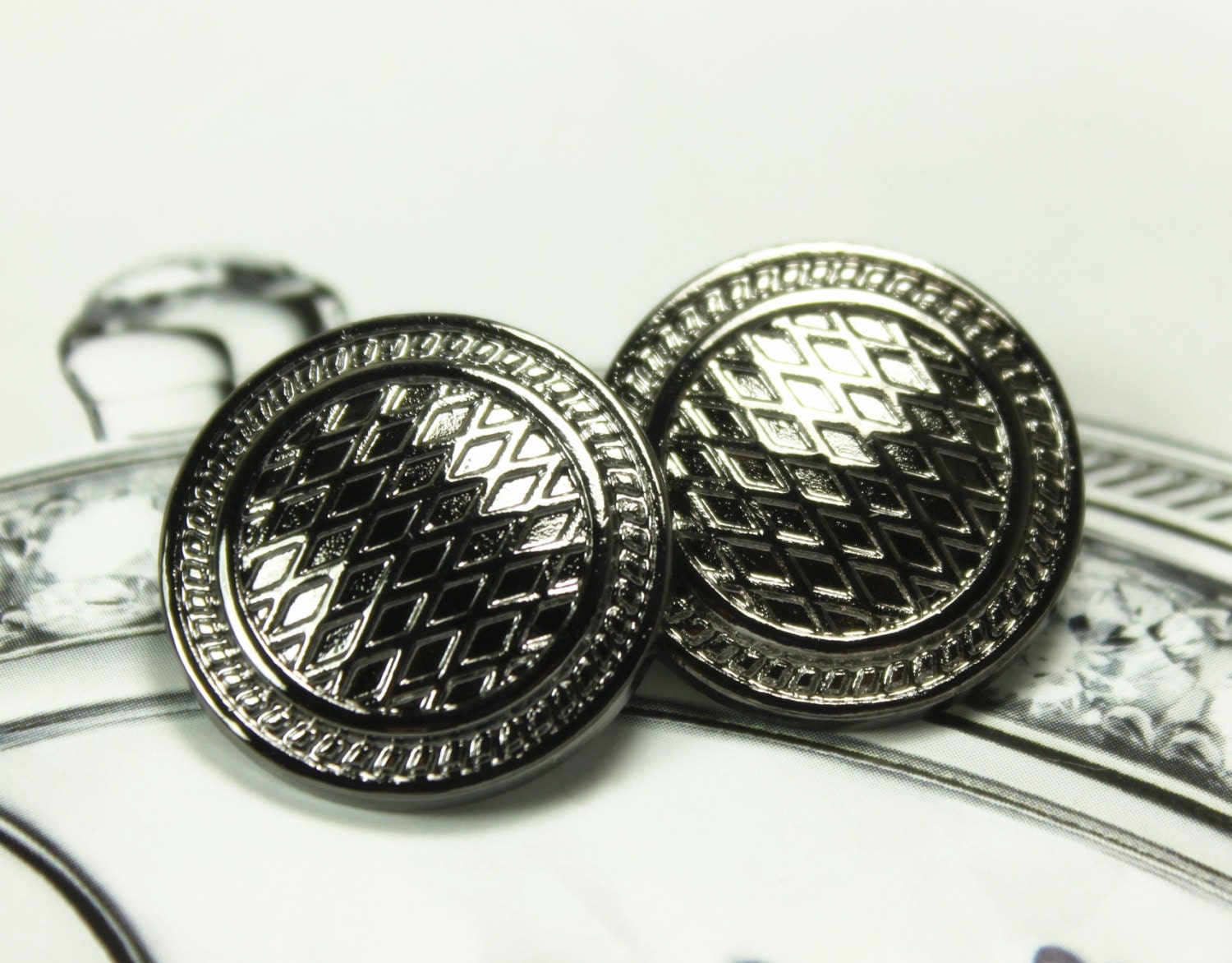 Metal Buttons - Interleaving Lines Metal Buttons , Shiny Gunmetal Color ...