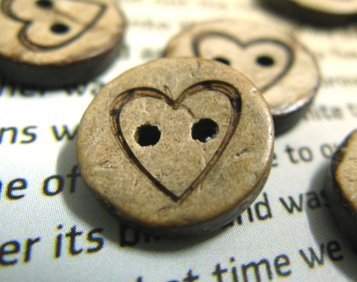 10 pieces of Simple Vintage Heart Carving Coconut Buttons | Etsy