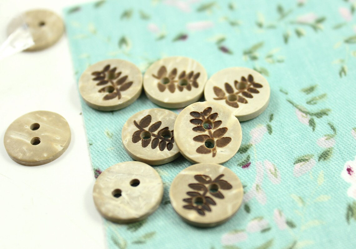 Wooden Buttons - Set 10 Fern Leaf Pattern Small Wooden Buttons. 0.51 ...