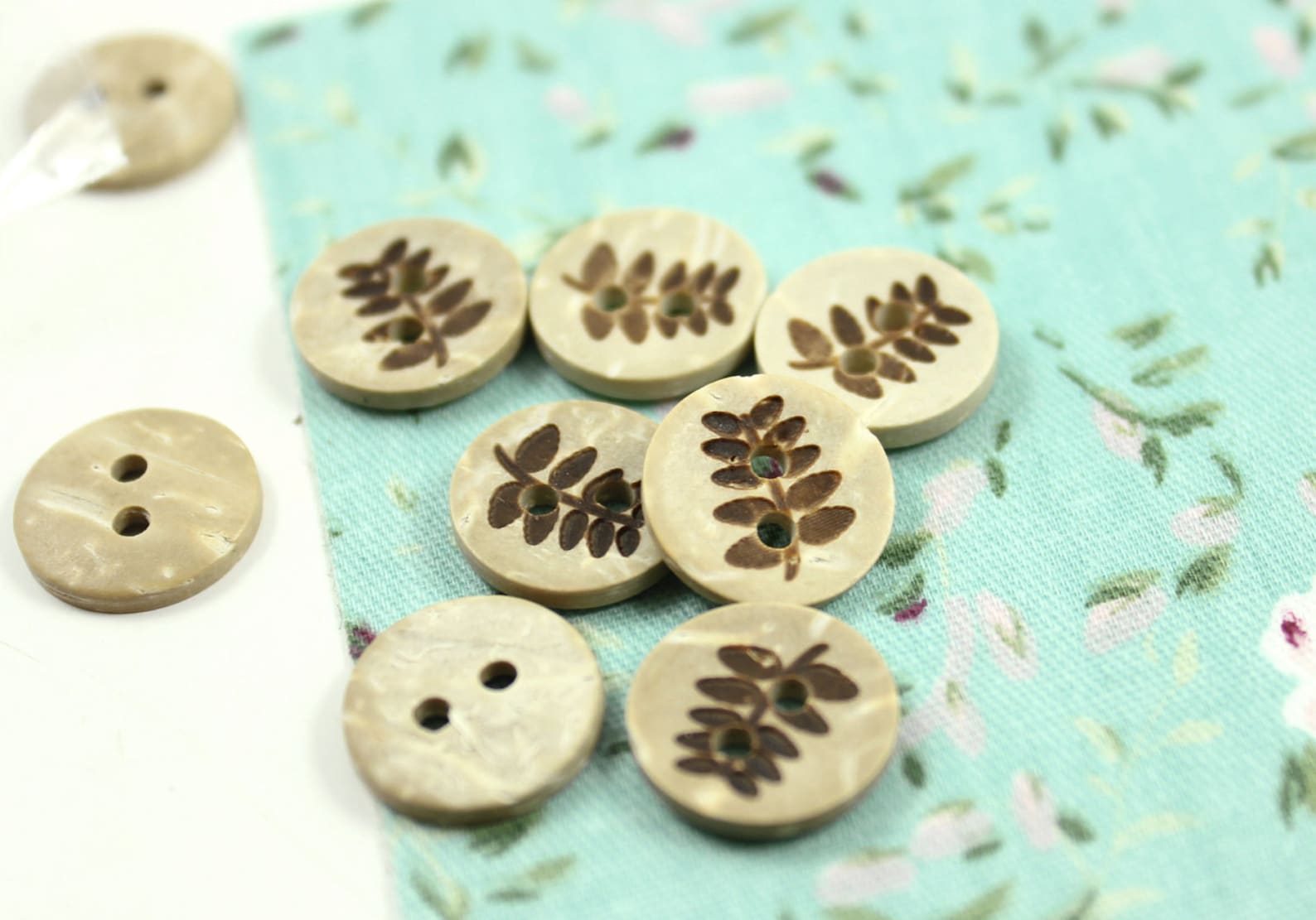 Wooden Buttons - Set 10 Fern Leaf Pattern Small Wooden Buttons. 0.51 ...