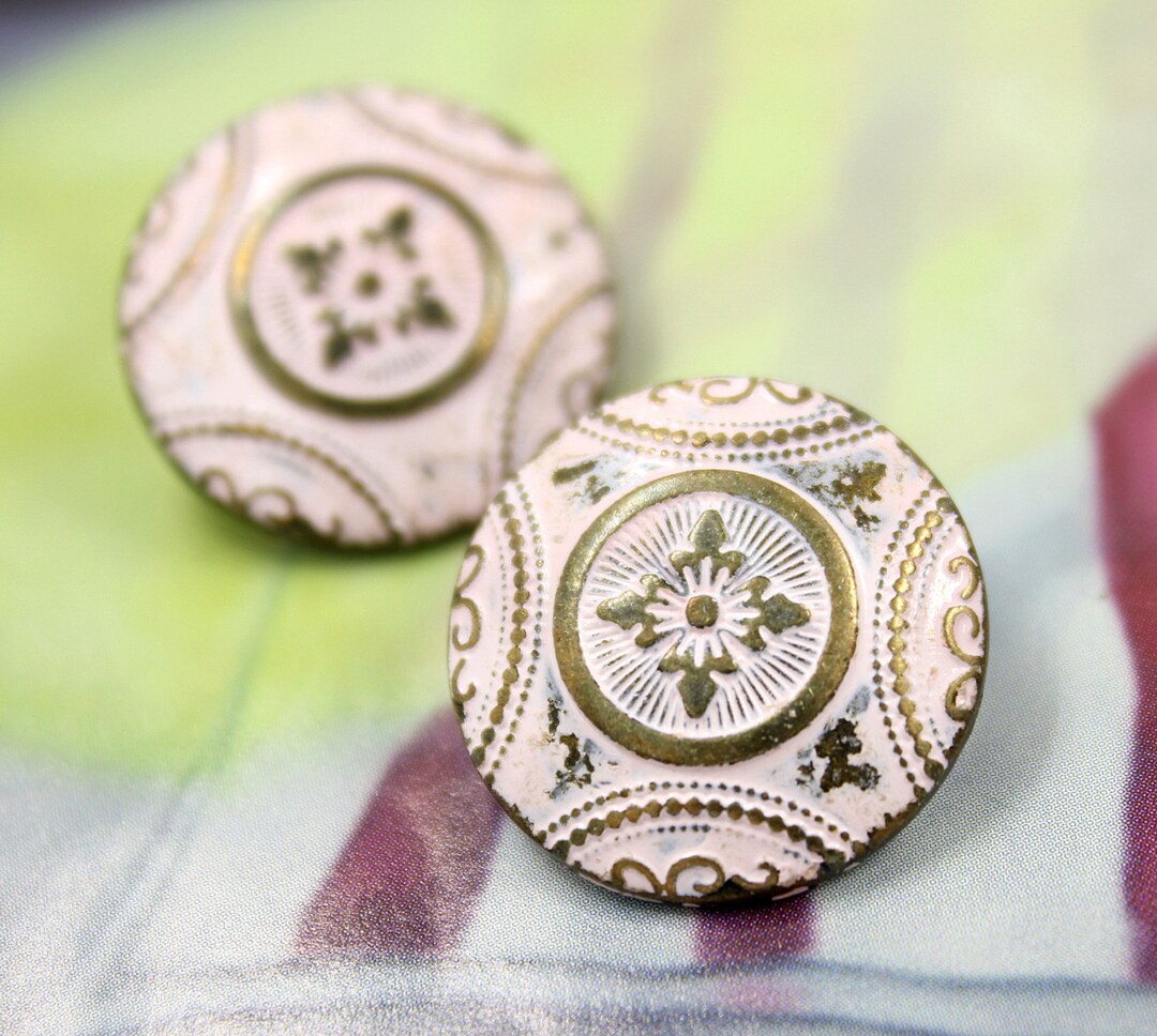 Metal Buttons - Carpet Patterns Metal Buttons , Retro Pink Color ...