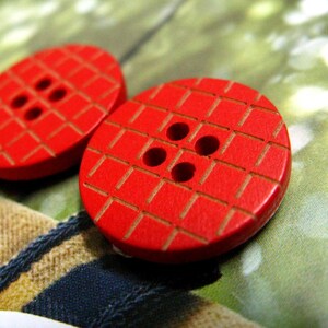 Wooden Buttons so Cute 10 Pieces of Red Lattice Pattern Wood Buttons, 0 ...
