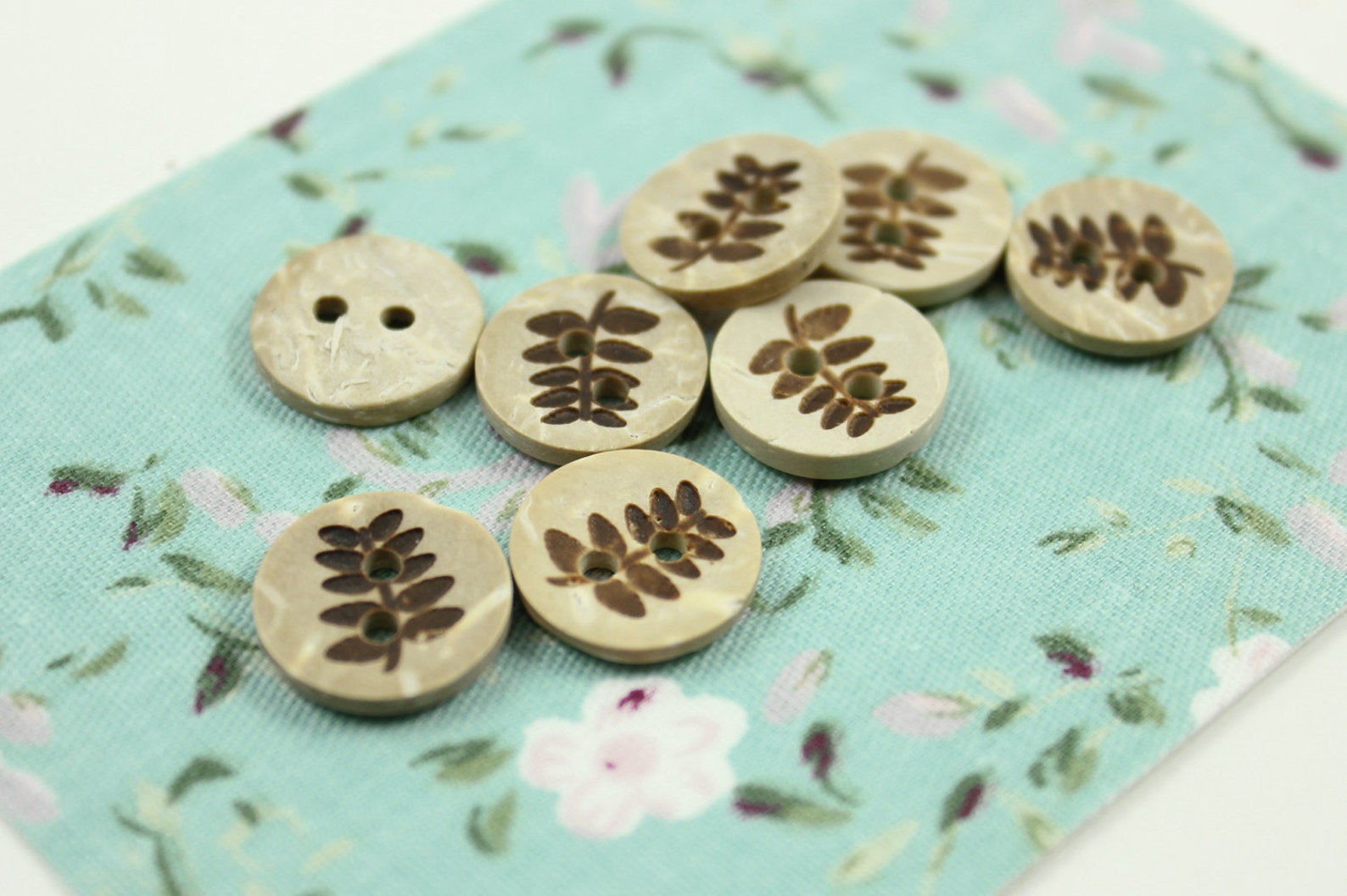 Wooden Buttons - Set 10 Fern Leaf Pattern Small Wooden Buttons. 0.51 ...
