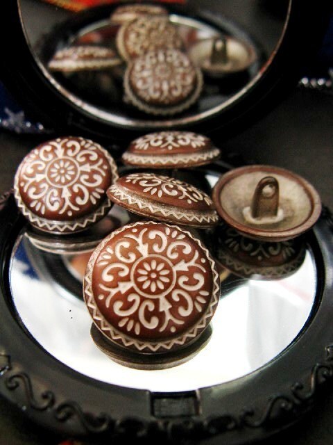 Metal Buttons - Carpet Pattern Metal Buttons , Copper White Color ...