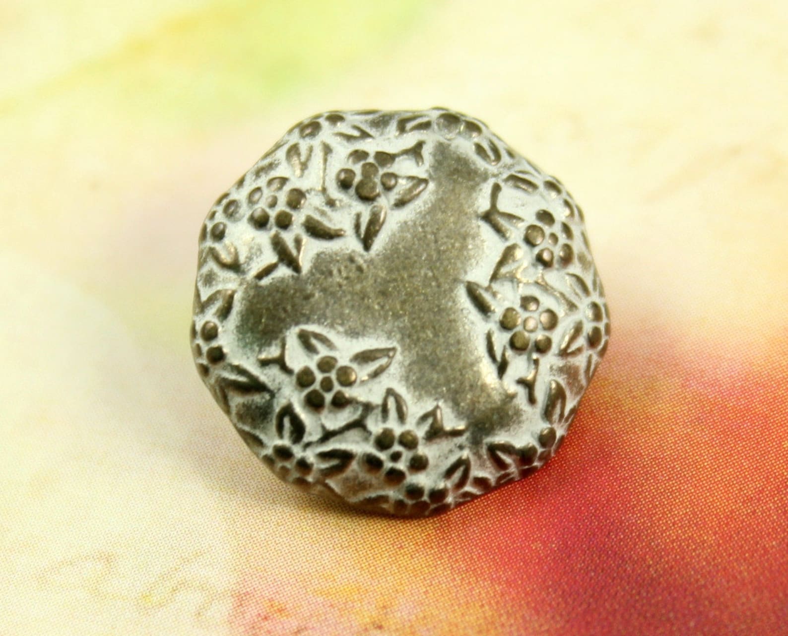 Metal Buttons - Flowers Around Metal Buttons , Brass Patina Color ...