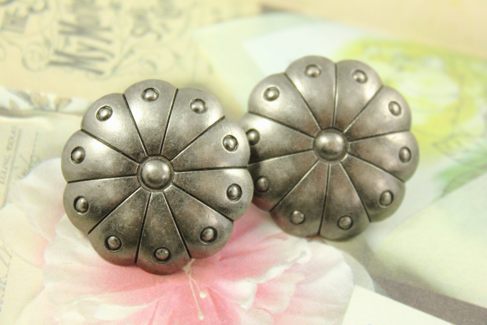 Metal Buttons - Grand Flower Metal Buttons , Gray Silver Color , Shank ...