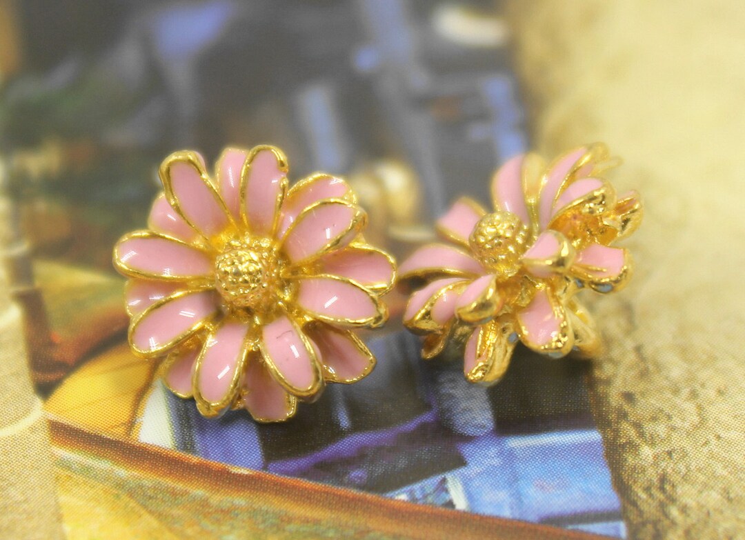 Metal Buttons - Pink Enamel Daisy Metal Buttons , Gold Color , Shank ...