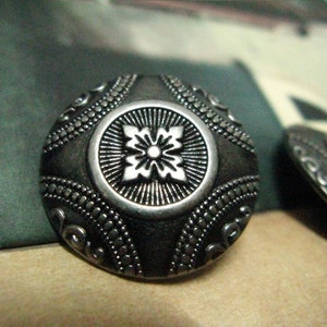 Metal Buttons - Carpet Patterns Metal Buttons , Gray Silver Color ...
