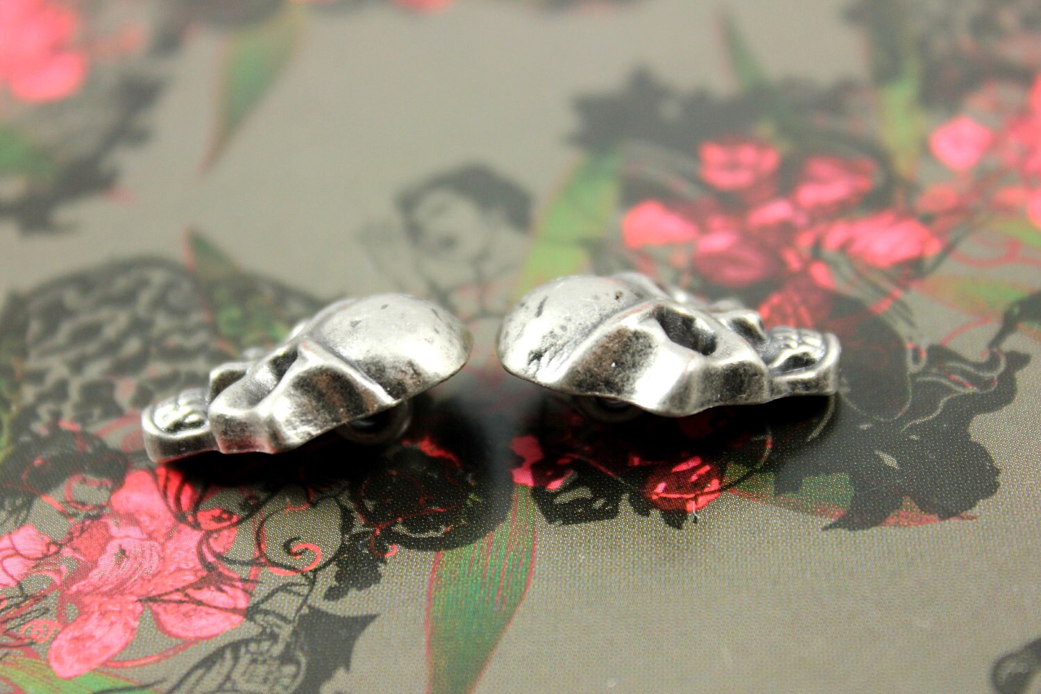 Metal Buttons - Funky Skull Metal Buttons , Gray Silver Color , Shank ...
