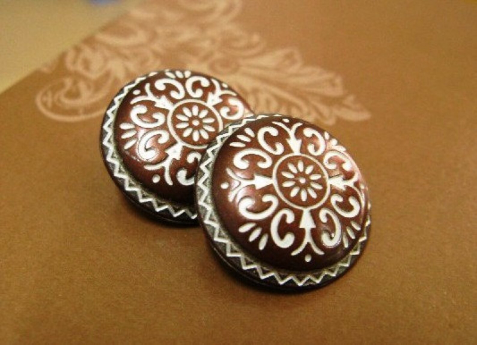 Metal Buttons - Carpet Pattern Metal Buttons , Copper White Color ...